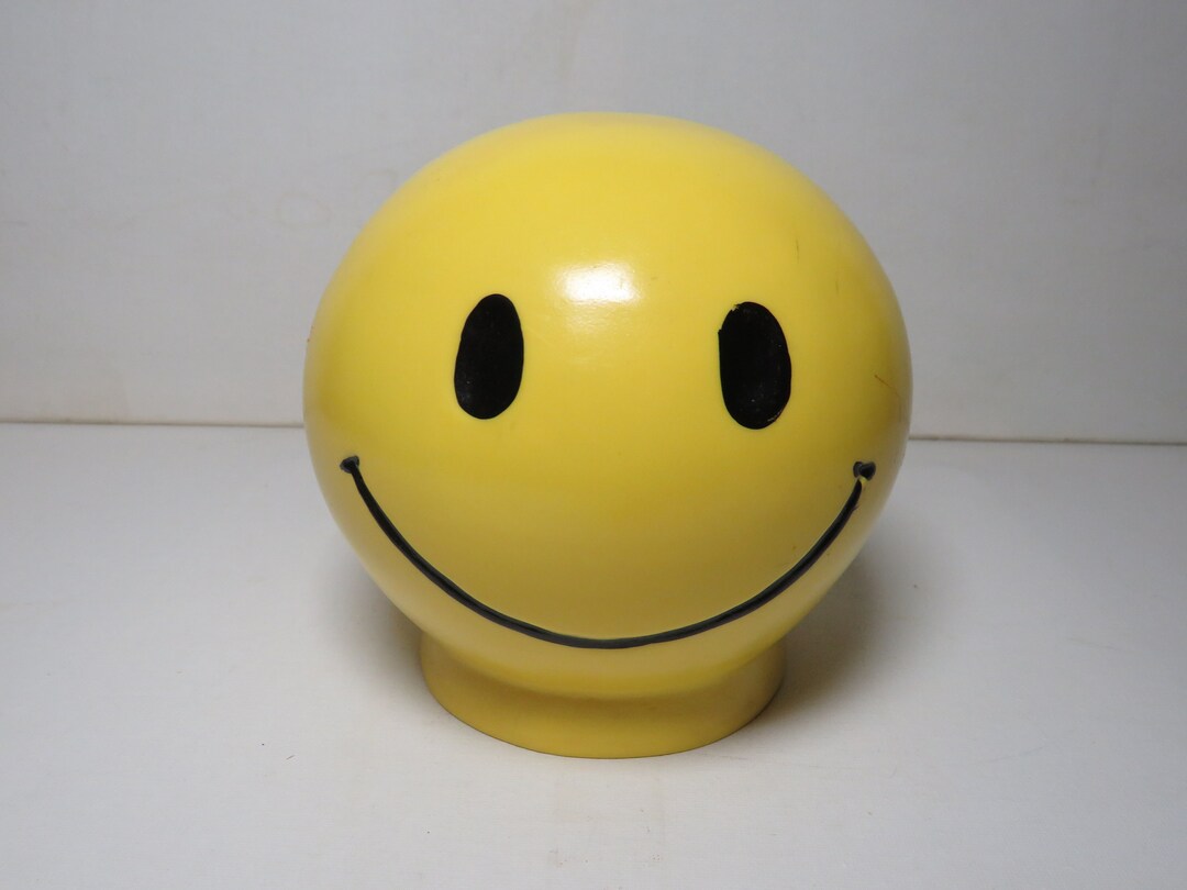 Classic Vintage Smiley Face Bank Plastic Makes You Smile While Keeping ...