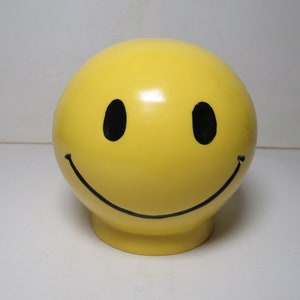 Classic Vintage Smiley Face Bank Plastic Makes You Smile While Keeping ...