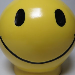 Classic Vintage Smiley Face Bank Plastic Makes You Smile While Keeping ...