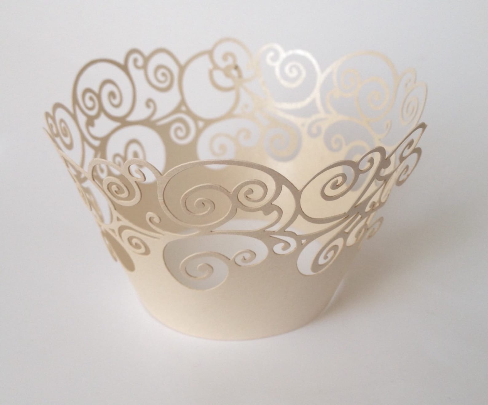 12 Pcs Beautiful Pale White Swirl Lace Wedding Filigree Cupcake Liners ...