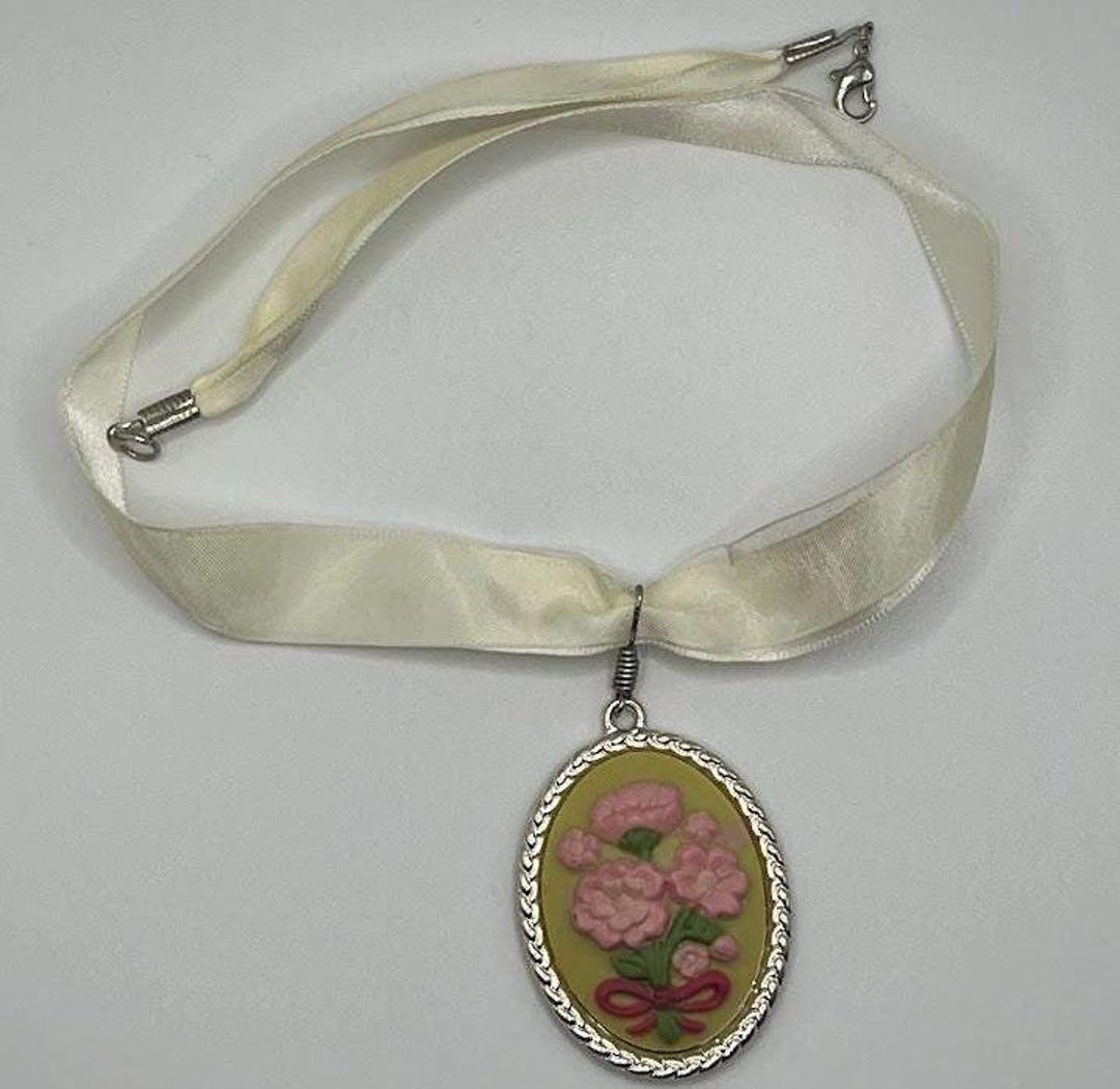18" Flower Cameo Pendant (2 Options) - Etsy
