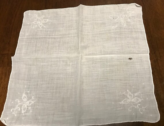 Antique Handkerchief with Flower Pattern White Weddin… - Gem