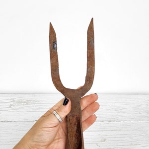 Antique Two Tine Weeding Fork Primitive Rusty Iron Garden Hand Tool 80s Farmhouse Decor - Etsy