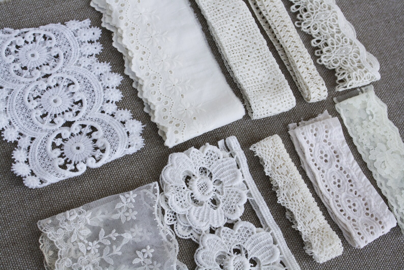 White and off White Lace Scraps Vintage Trim Mix in Various | Etsy