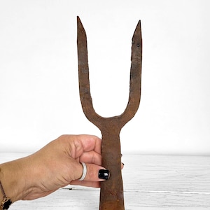 Antique Two Tine Weeding Fork Primitive Rusty Iron Garden Hand Tool 80s ...