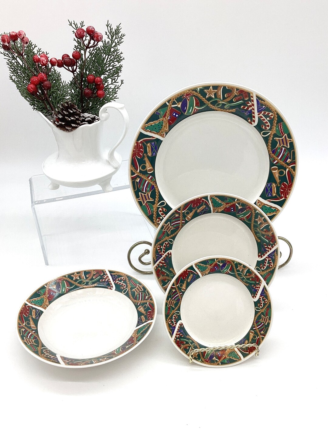 Christmas Party Gibson Dinnerware Plate, Holiday Candy Cane Motif (T.5 ...