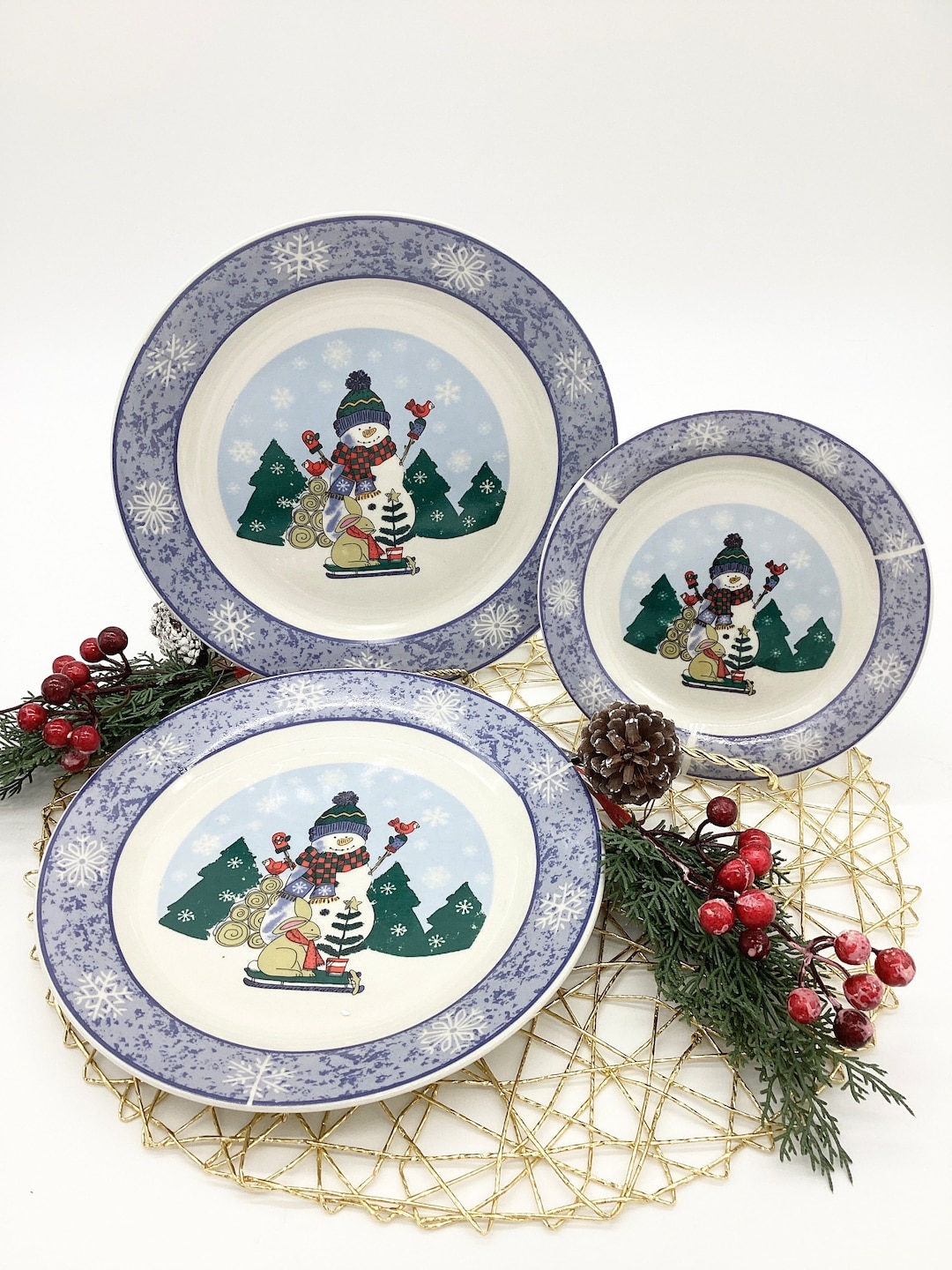 Gibson let It Snow Plate Blue Rim With White Snowflakes Surround ...