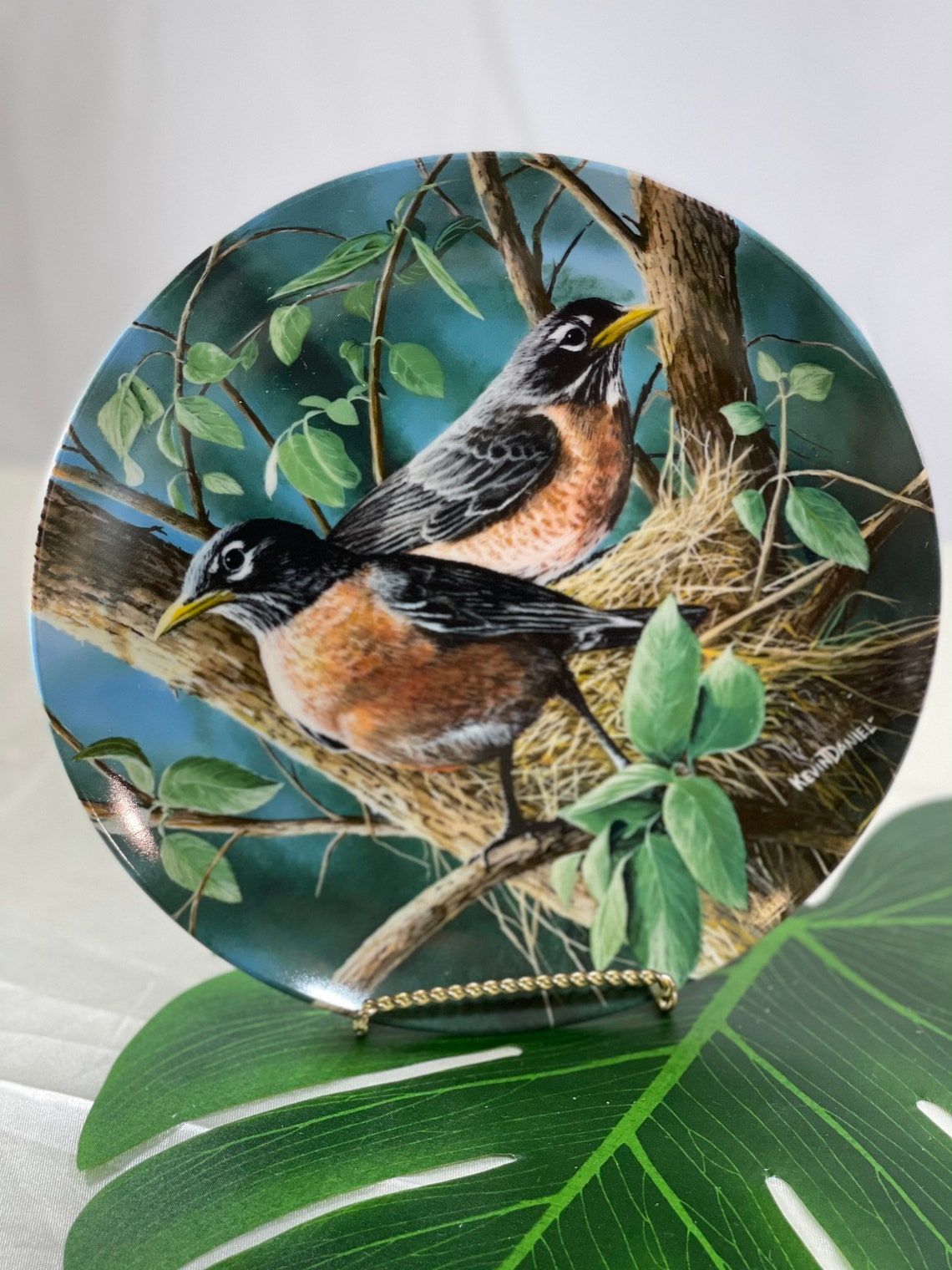 1986 the Robin Bird Plate by Kevin Daniel L | Etsy