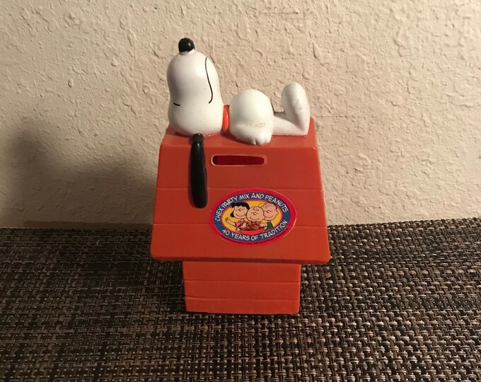 Snoopy Doghouse Bank 1960s Advertising Collectible United Feature Syndicate Chex Party Mix ...