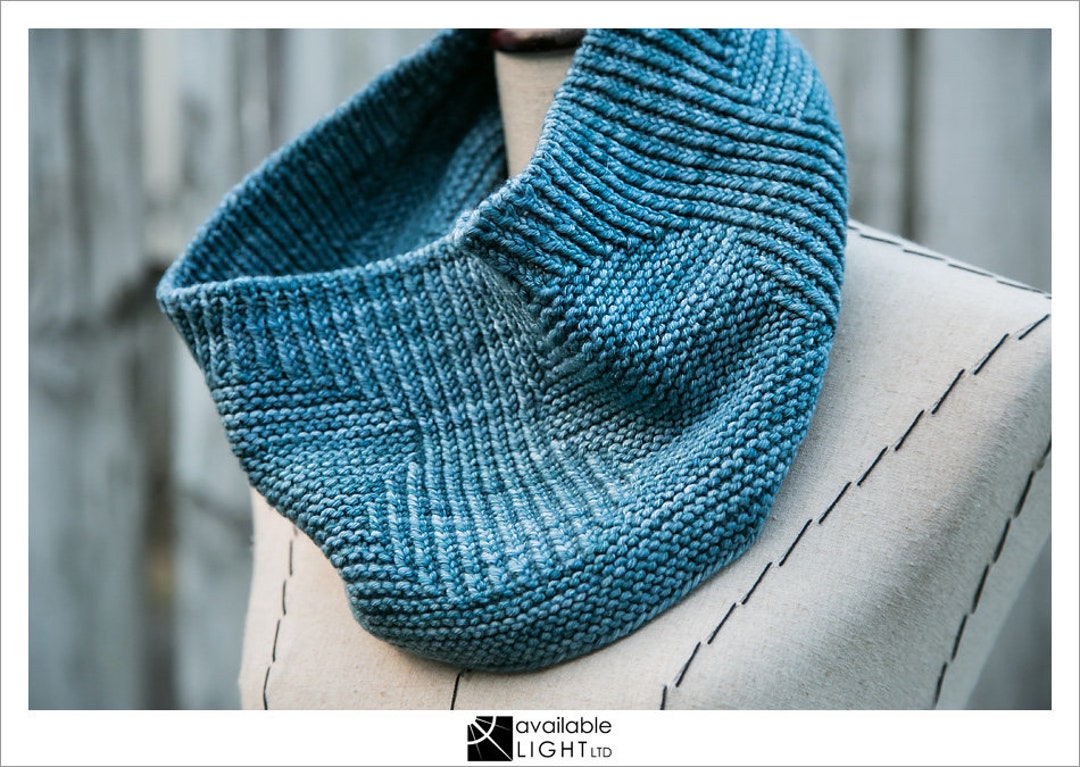 COWL KNITTING PATTERN: Jigsaw - Interlock Series - Etsy