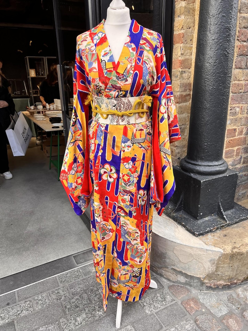 Circa 1920's - 30s Silk Kimono Goshoguruma Fortune Pattern (yellow X ...