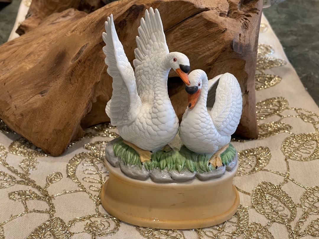 SCHMID SWAN MUSIC Box…”sound of Music”…wind Up…taiwan…1983 #690 - Etsy