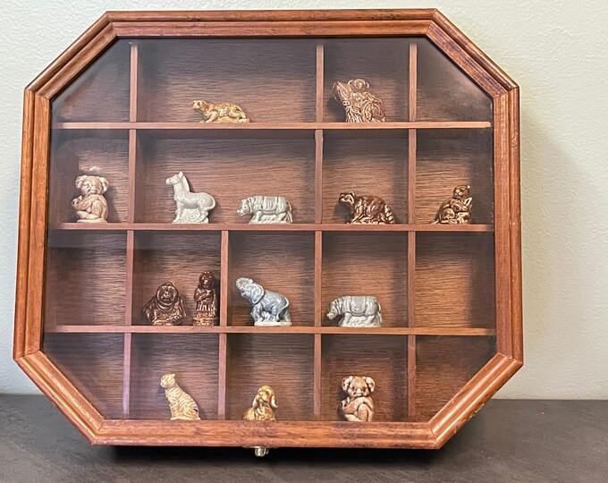 WADE ANIMAL DISPLAY…14 Wade Miniature Collectibles…s.m.c. Display Case ...