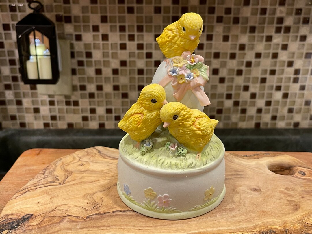 CHICKS MUSIC Box…three Baby Chicks With Decorative Egg…bisque…edicromo ...
