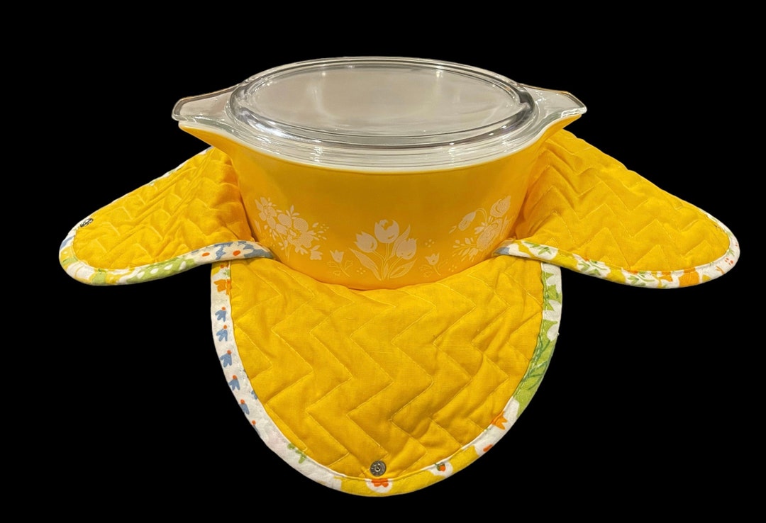 PYREX CASSEROLE Dish…quilted Snap on Cover…2.5 Quart…round…handles ...