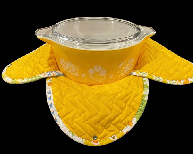 PYREX CASSEROLE Dish…quilted Snap on Cover…2.5 Quart…round…handles ...