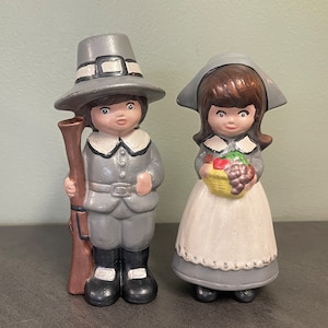 HAND PAINTED Pilgrims…glazed Ceramic…set of 2…fruit Basket and Musket ...