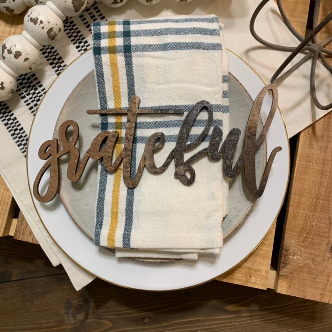 Plate Setting Grateful Wood Word Cutout Wreath Decor, Grateful Sign ...