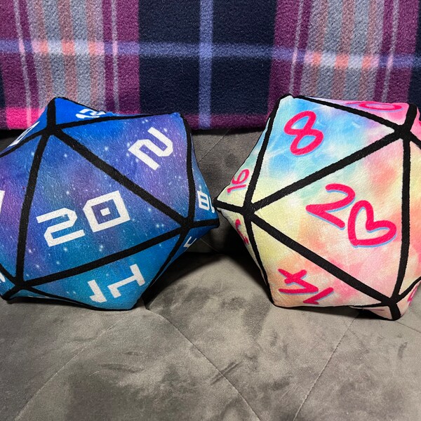 D20 Pillow - Etsy