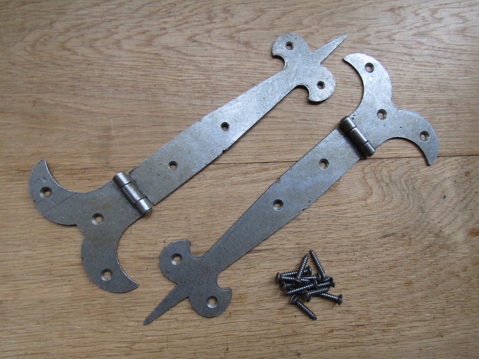 PAIR of HINGES Fleur De Lys Rustic Vintage Old Style Cabinet Door Tee T ...