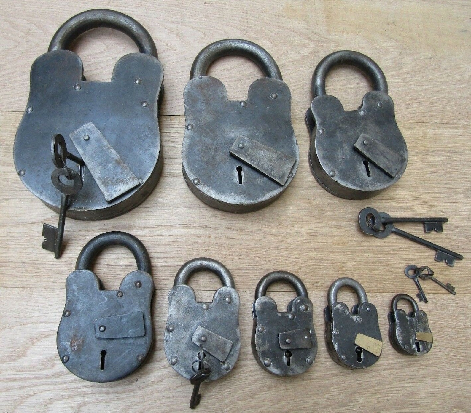 ANTIQUE IRON PADLOCK Vintage Rustic Old Fashion Pirate Treasure English ...