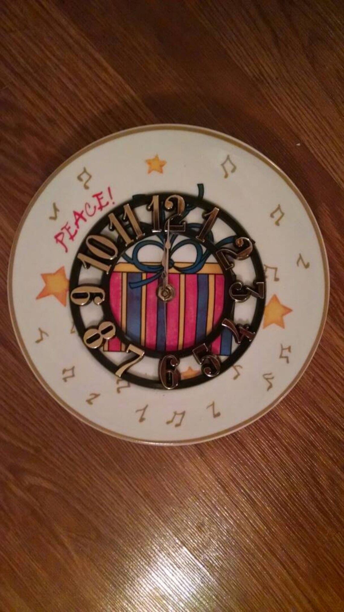 Christmas Present Peace Clock - - Etsy