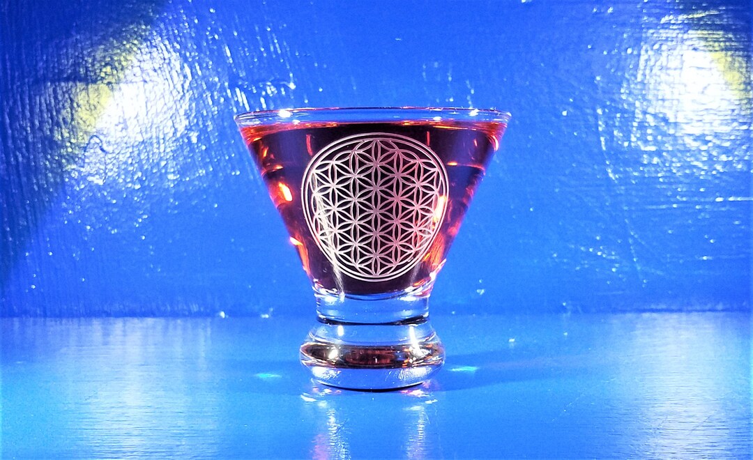 Custom Engraved Cosmopolitan With the Flower of Life, Sacred Geometry ...