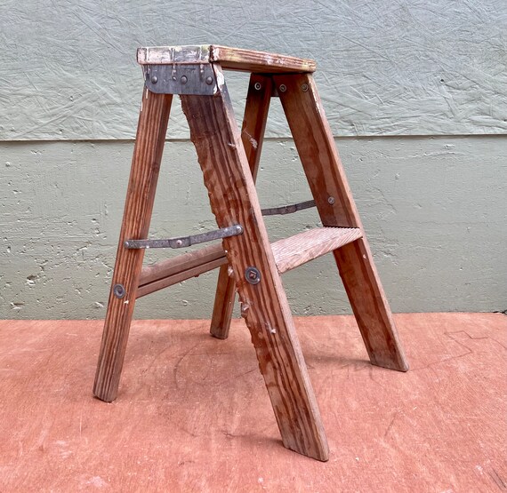 Step stool shelf store