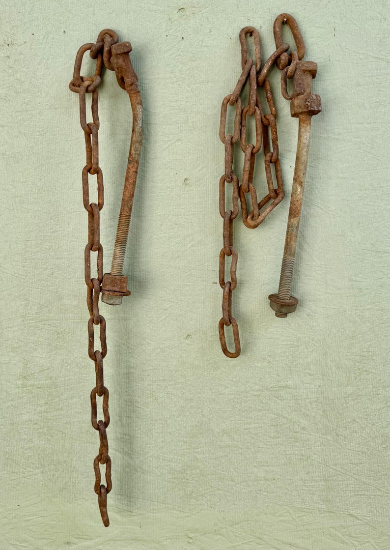 Rusty Iron Chain — Antique Industrial Scrap Metal — Vintage Steampunk ...