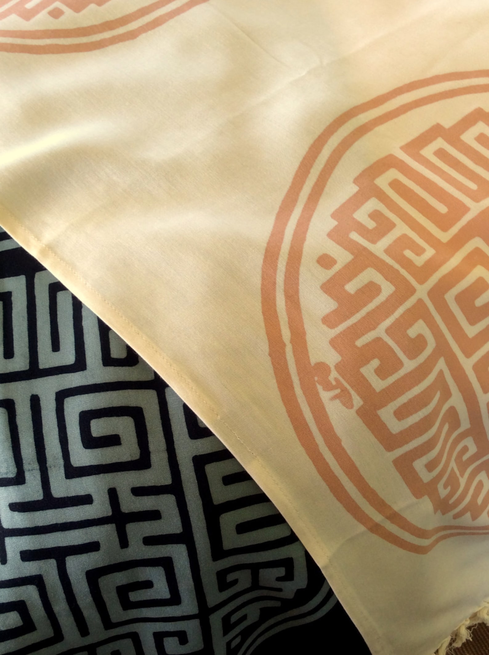 Chinese Trigram of Health, Wealth, Success Table Runner. Prosperity ...