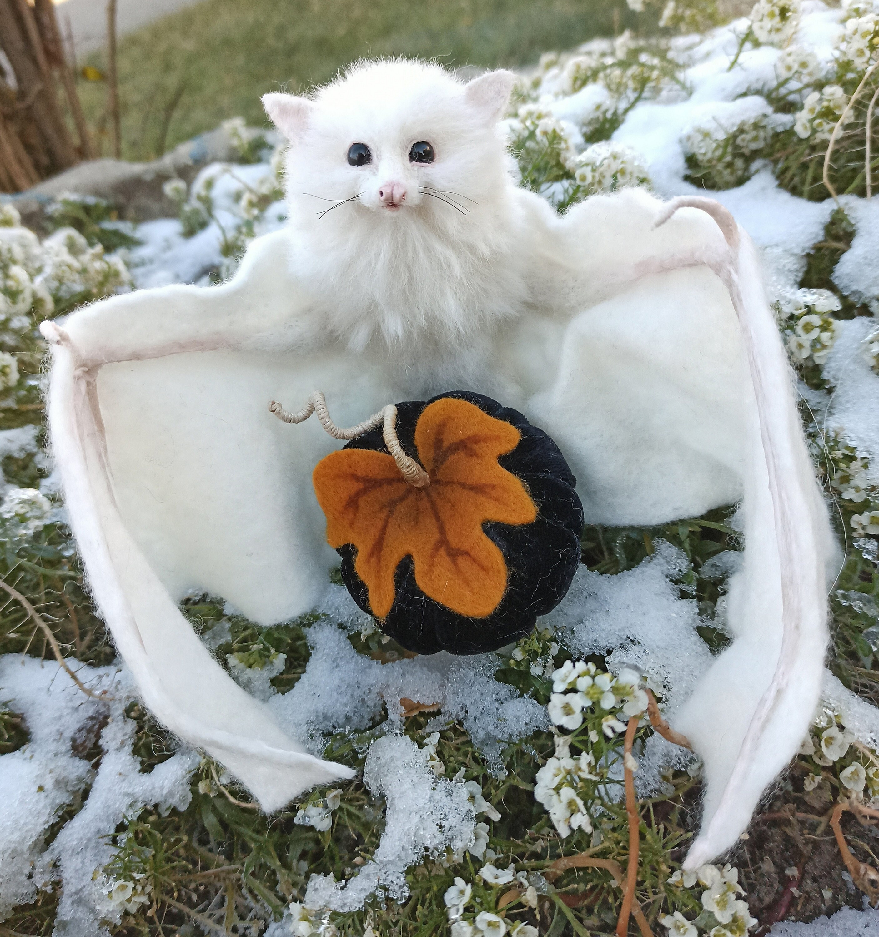White Bat miniature/Halloween/Flying Fox/Black bat/Pet - Etsy France