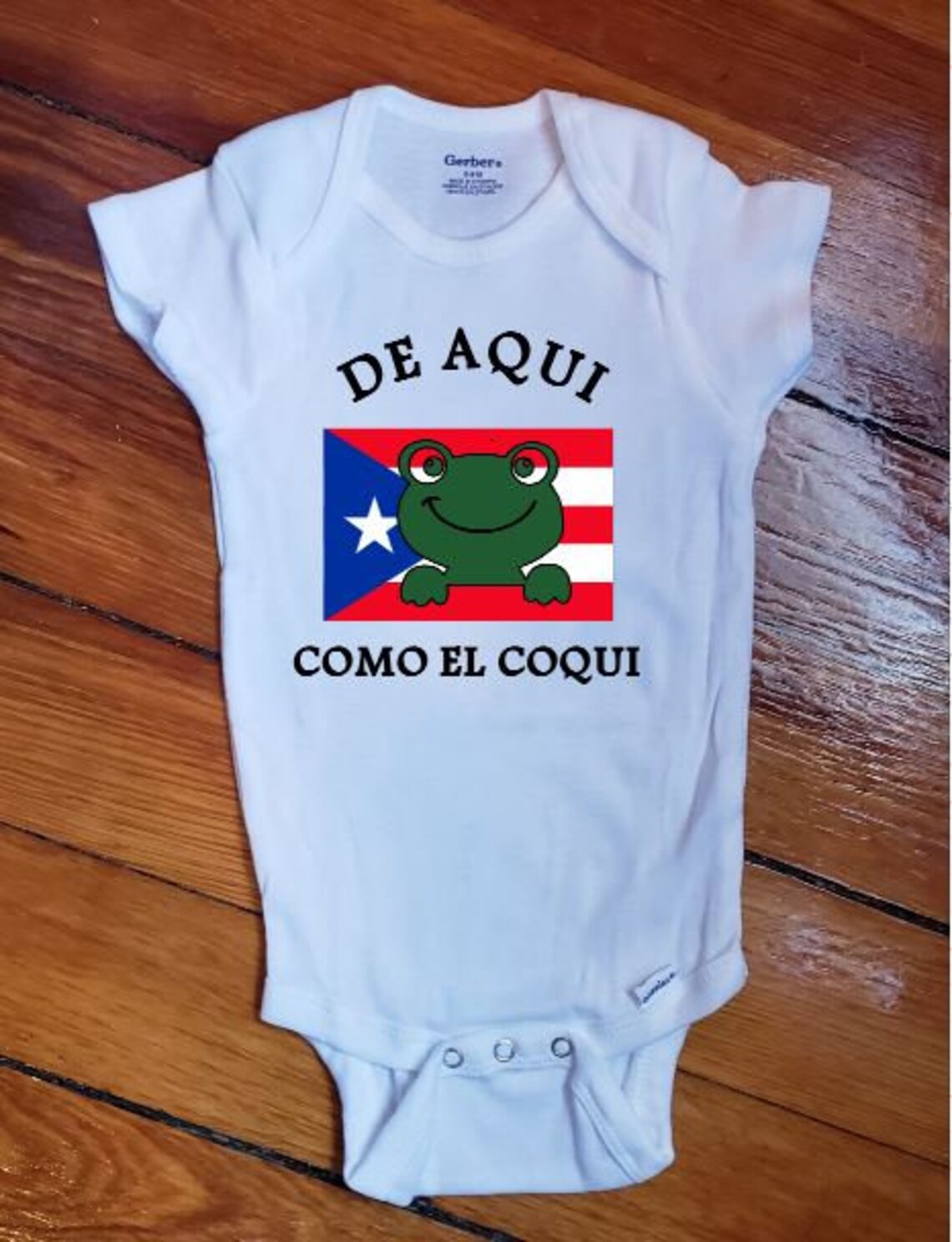 Baby 1 Piece Bodysuit de Aqui, Como El Coqui Puerto Rico Flag With ...