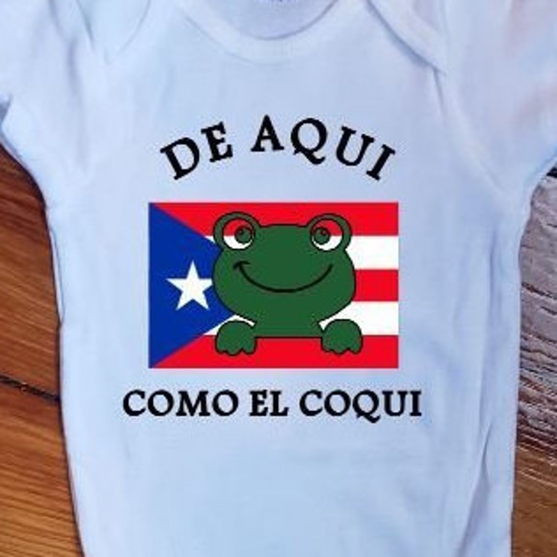Baby 1 Piece Bodysuit de Aqui, Como El Coqui Puerto Rico Flag With ...