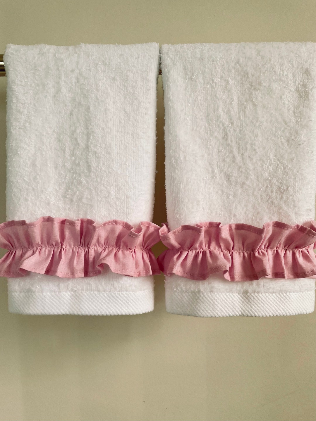 PINK RUFFLE Fingertip Towels (2) White Velour Towel, 100% Cotton, 2 ...