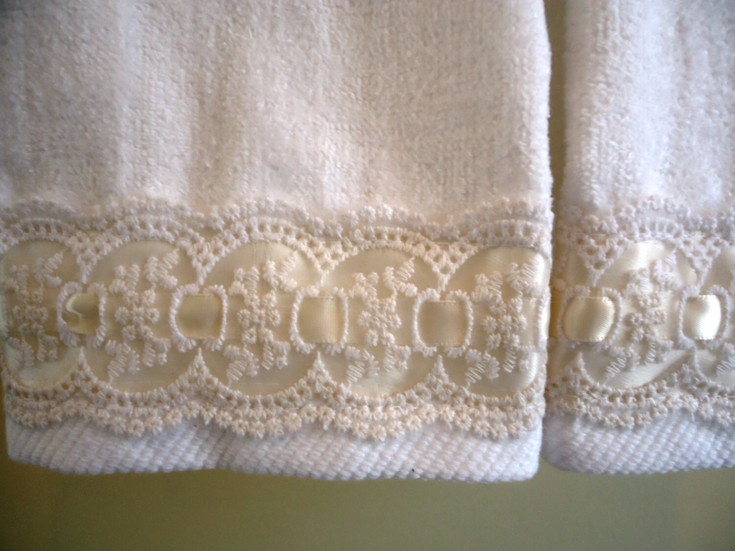 ORGANZA LACE Fingertip Towels 2 White Velour 100% Cotton White Lace ...