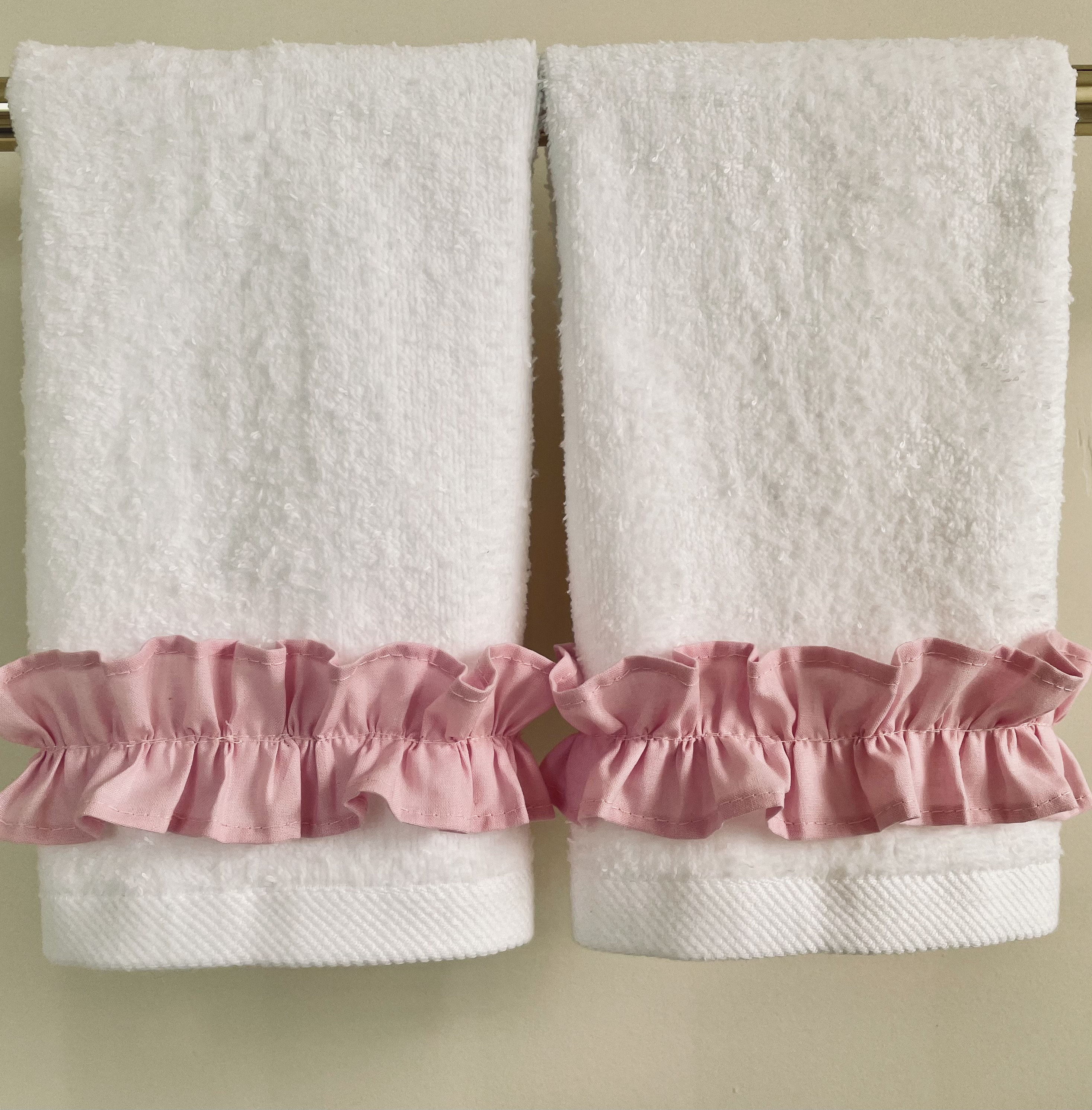PINK RUFFLE Fingertip Towels (2) White Velour Towel, 100% Cotton, 2 ...