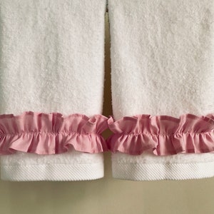 PINK RUFFLE Fingertip Towels (2) White Velour Towel, 100% Cotton, 2 ...