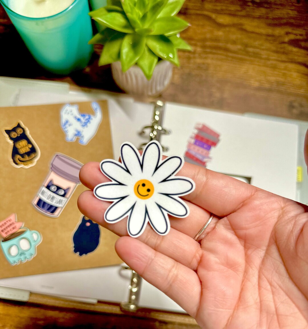 Smiley Daisy - Etsy