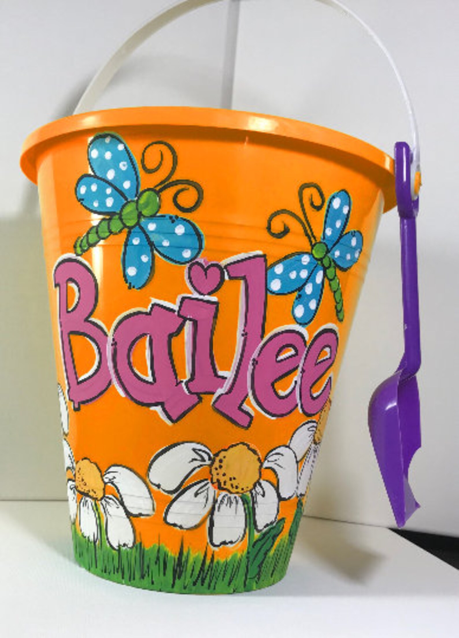 Hand Painted Personalized Beach Bucket: Daisies & Dragonflies - Etsy