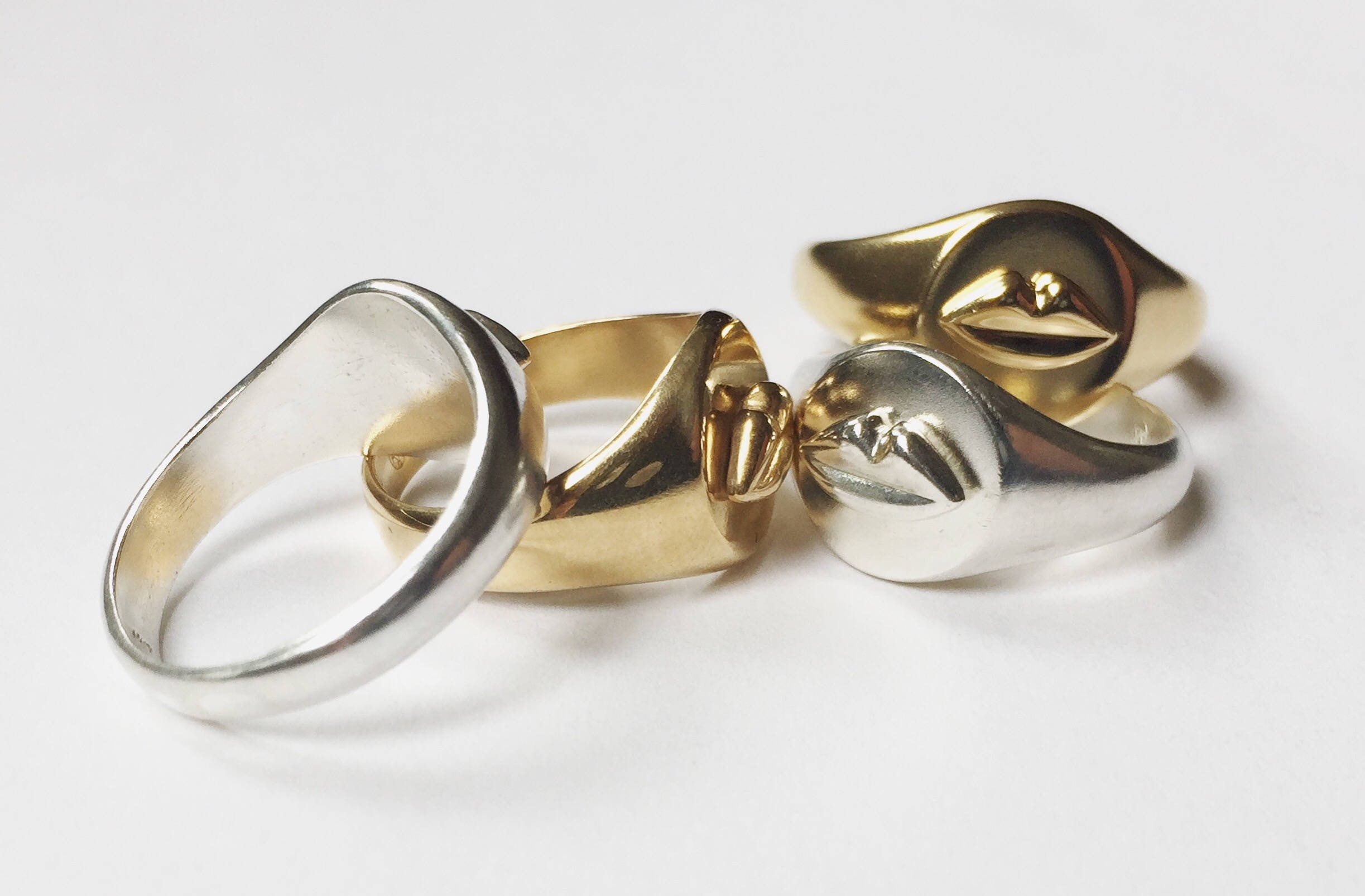 Ring Signet Silver Kiss - Etsy