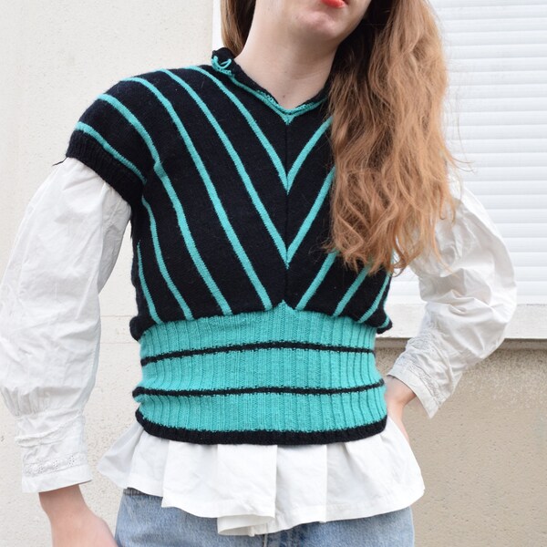 50s Circle Skirt / Rik Rak Red Full Square Poodle Dance Skirt / XS XXS ...