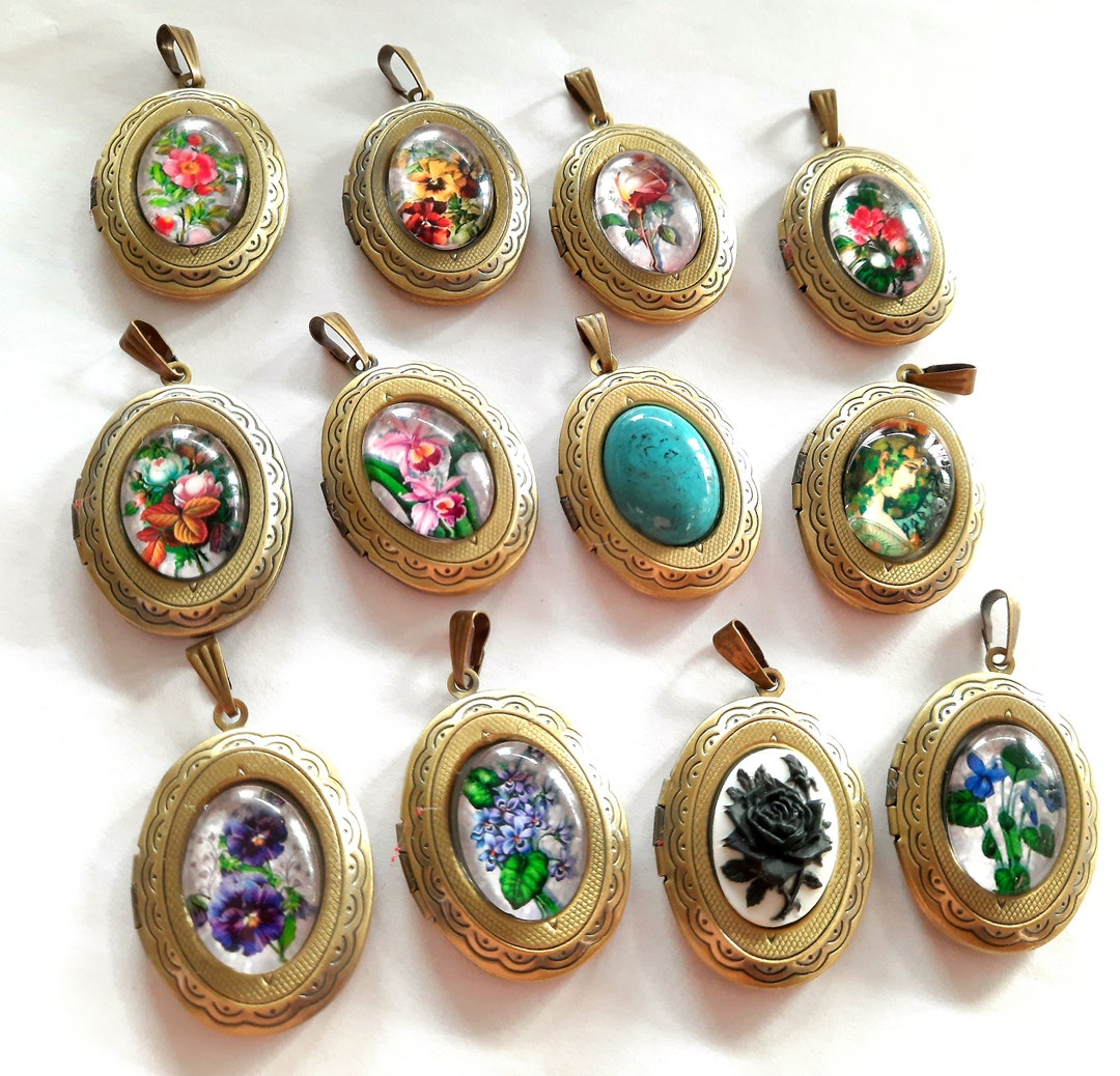 Hinged MEDALLION Oval Made of Metal Color Old Gold With Cabochon ...