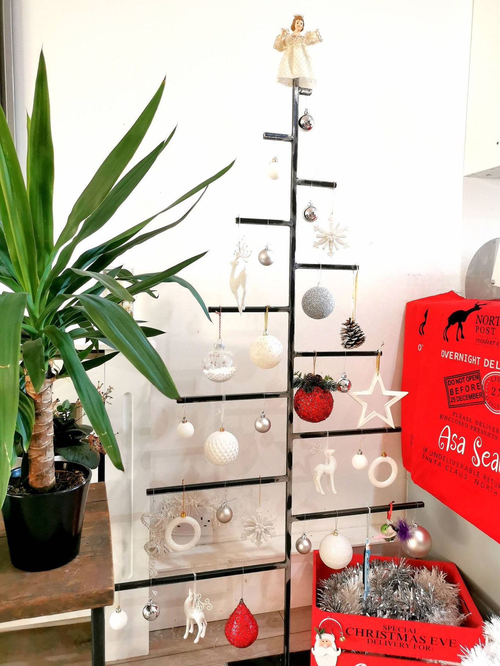 Modern Metal Christmas Tree - Free Standing Xmas Tree - Variety of ...