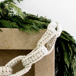 Chain Link Garland, Cozy Crochet Modern Holiday Bunting, Fireplace ...