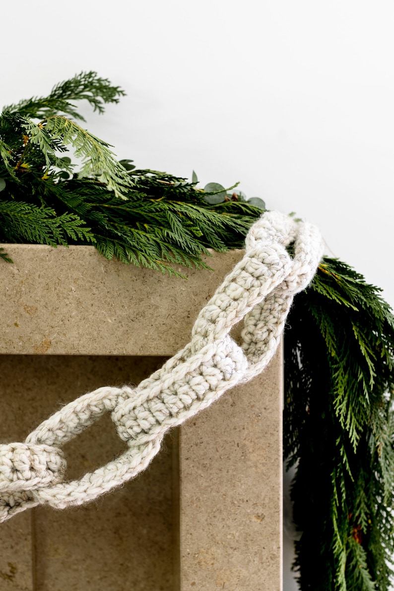 Chain Link Garland, Cozy Crochet Modern Holiday Bunting, Fireplace ...
