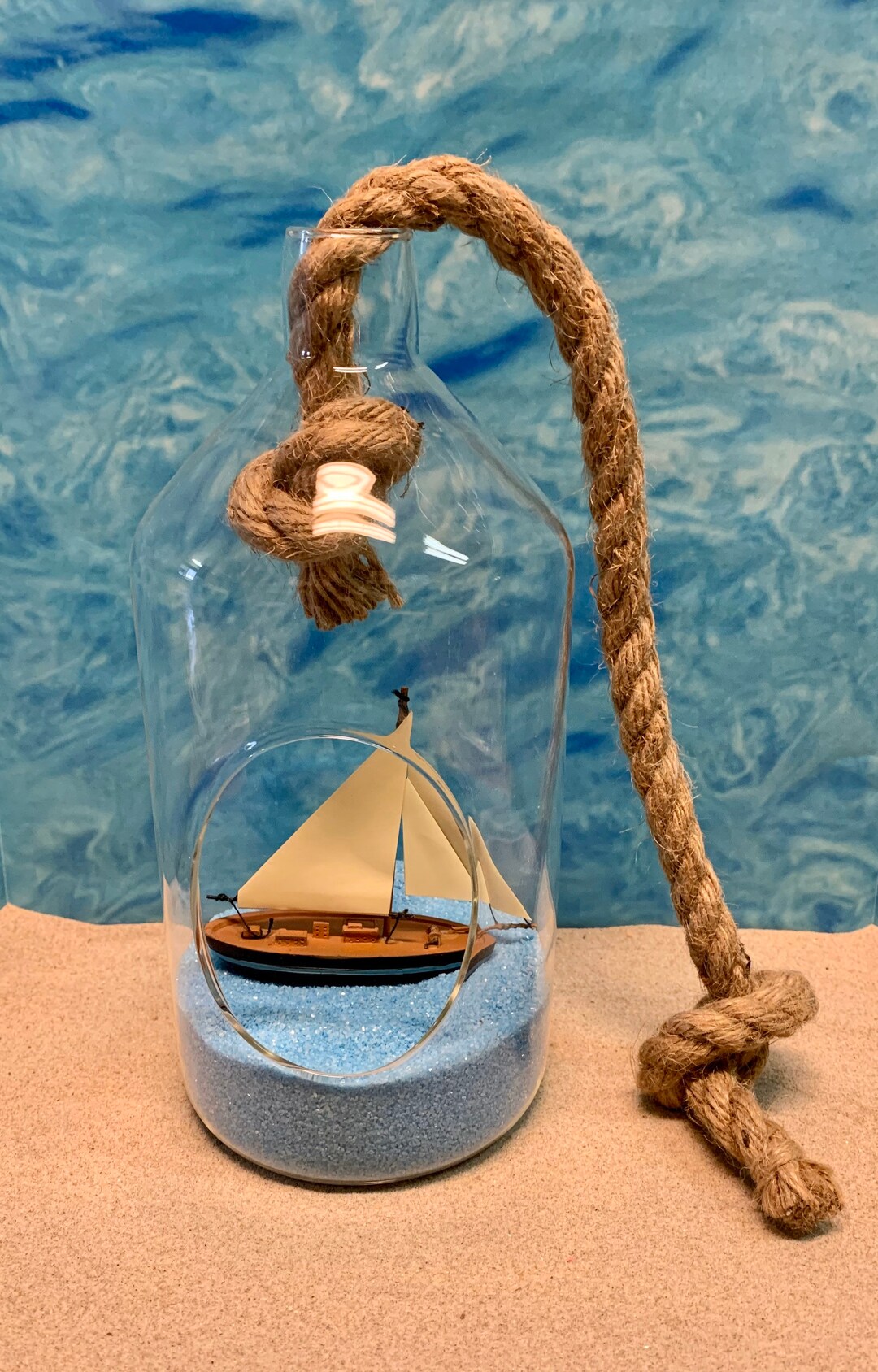 Velero en miniatura con terrario colgante Navega por el mar azul ...