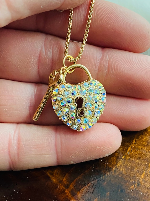 Heart lock and key pendant store