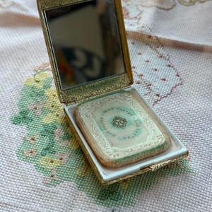 Max Factor 1960s Powder Compact With Mirror - Etsy