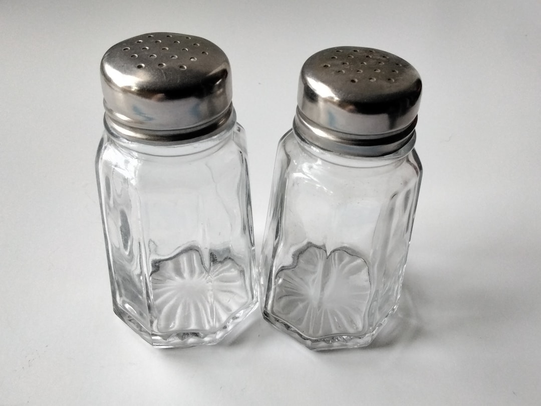Restaurant Style Salt & Pepper Shakers 1 Pair Clear Glass and Stainless ...
