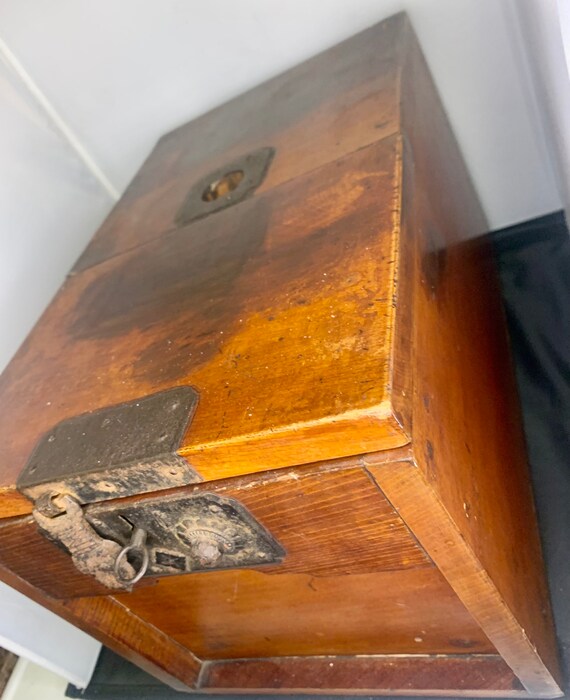 Antique Shoe Shine Box With the Lock and Key in Mahogany Wood - Etsy